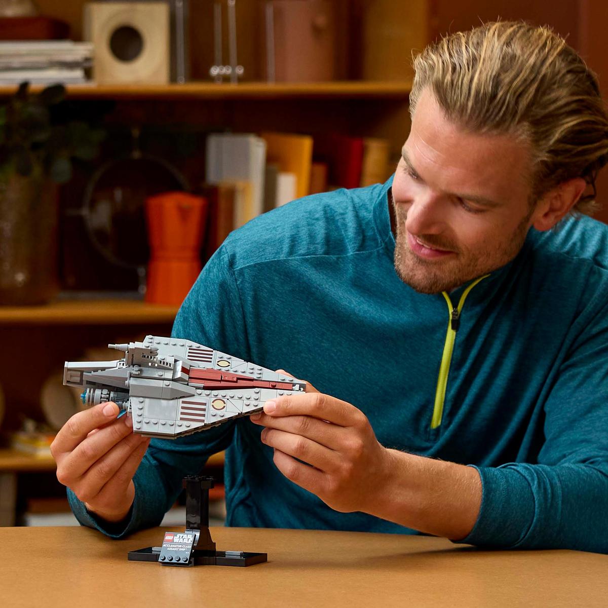 LEGO Star Wars TM 75404, Assault Ship™ i Acclamator-klassen - Hjem - Lekia.no